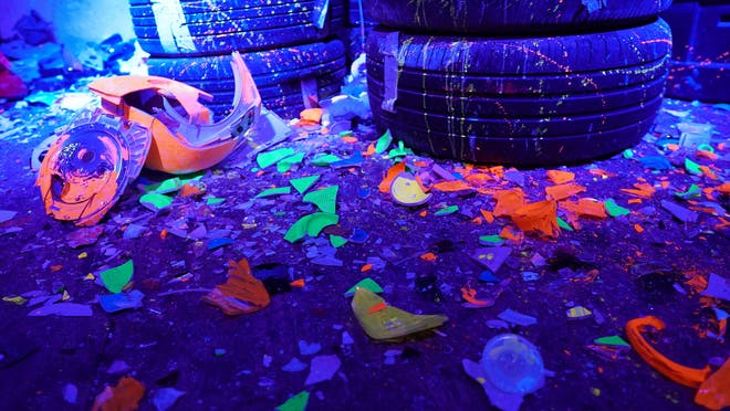 【池袋駅徒歩5分】物が壊せる?落書きし放題?斧投げ放題?超異世界空間の演出を可能にします!の写真3