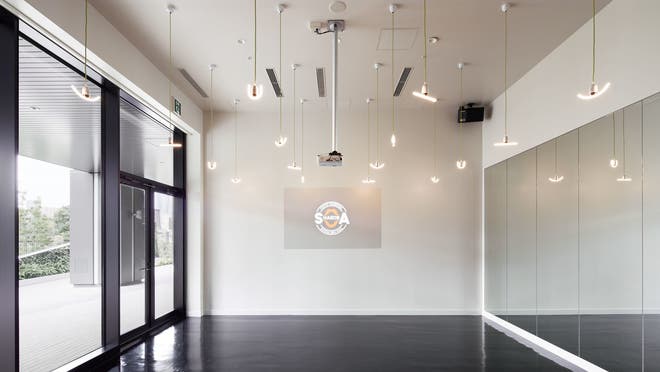 【浜松町・竹芝】ROOM B / ヨガやダンス、会議、ワークショップ、パーティなどに使えるカラオケ付きのスタジオです。の写真1