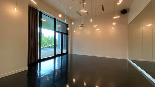 【浜松町・竹芝】ROOM B / ヨガやダンス、会議、ワークショップ、パーティなどに使えるカラオケ付きのスタジオです。の写真3