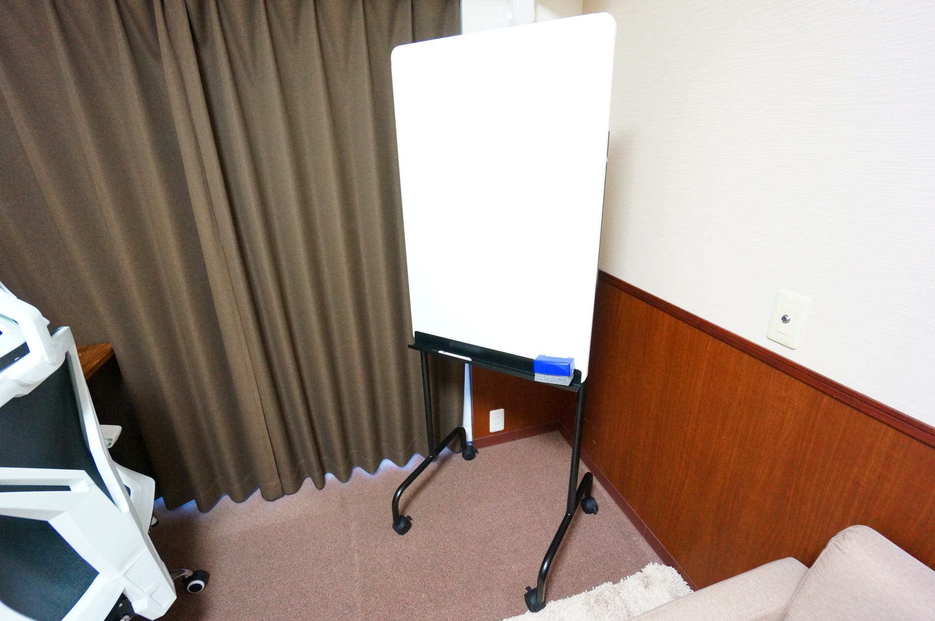 天満橋駅徒歩4分！＜ひふみミニマルオフィス502＞	全身鏡完備✨モニター/光Wi-Fiあり！テレワーク/Web会議,面接の写真6