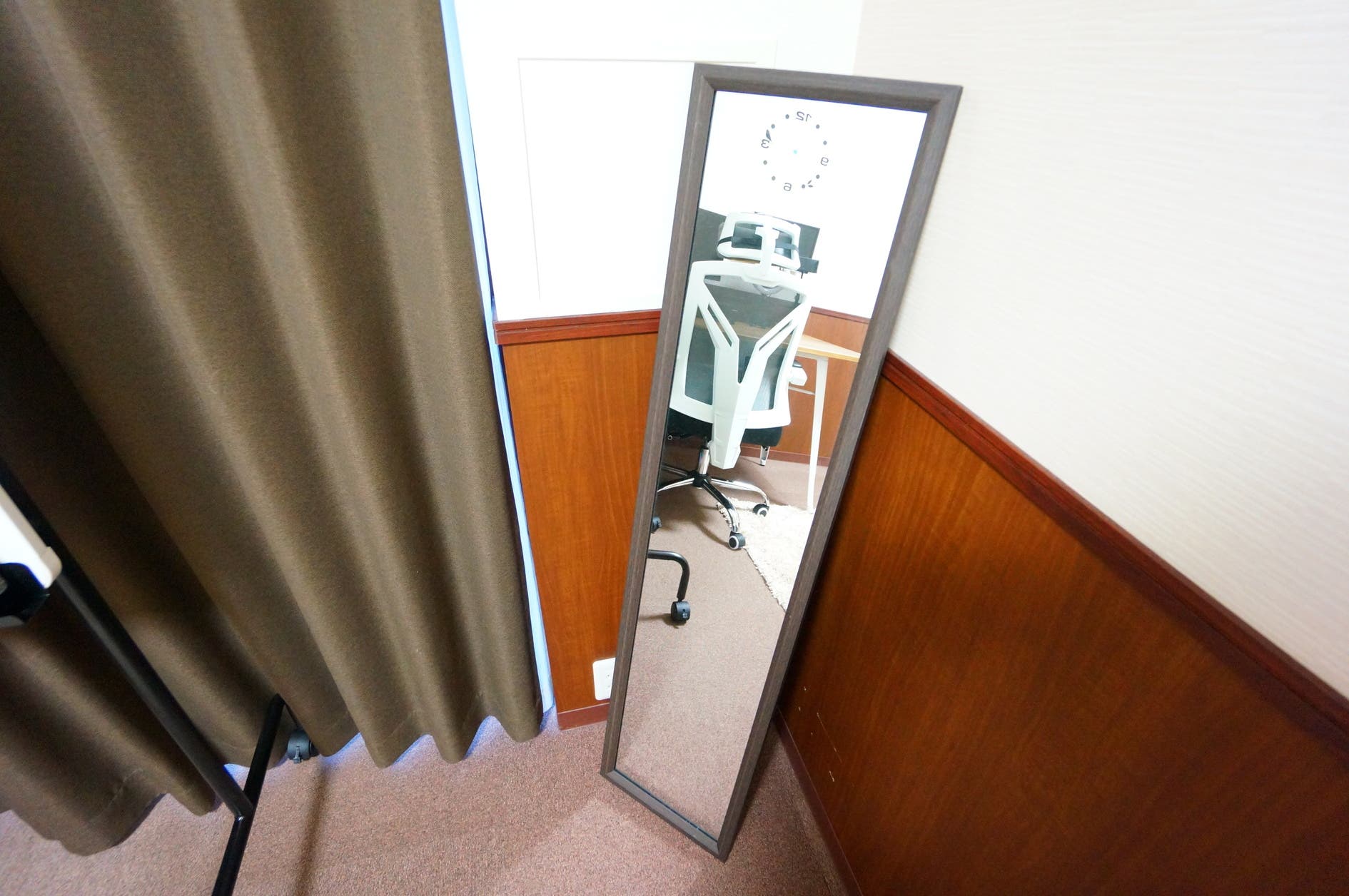 天満橋駅徒歩4分！＜ひふみミニマルオフィス502＞	全身鏡完備✨モニター/光Wi-Fiあり！テレワーク/Web会議,面接の写真7