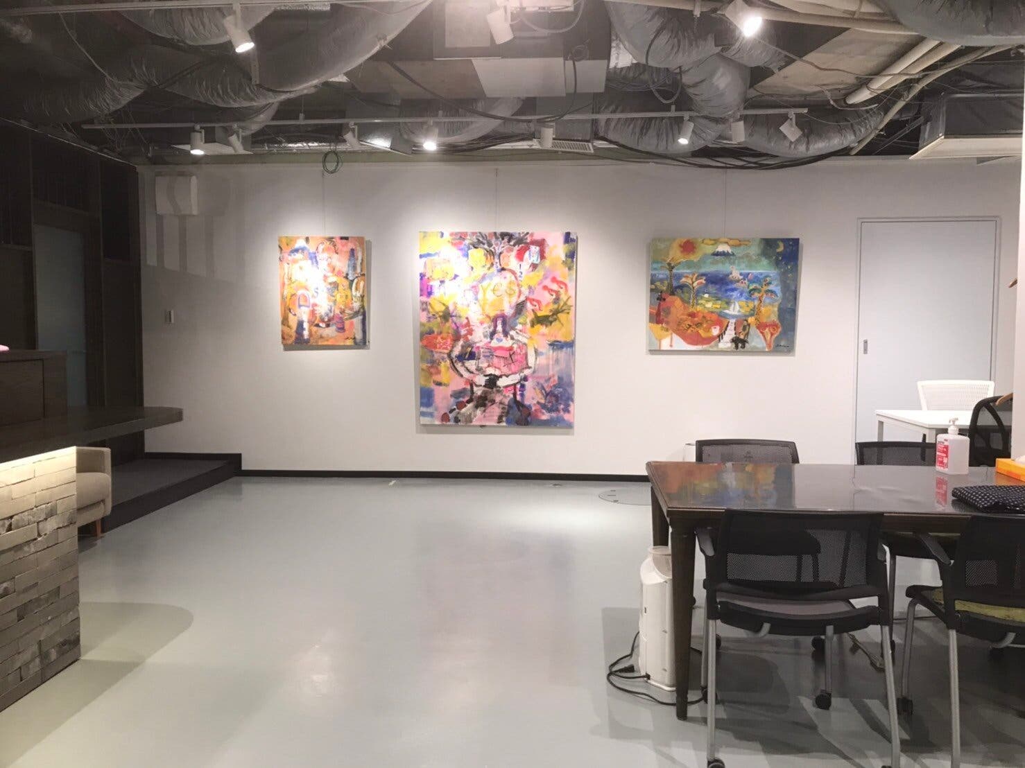 ニューヨークのSoHo初期にあったバスキアのスタジオを思わせる、アートスタジオの写真1