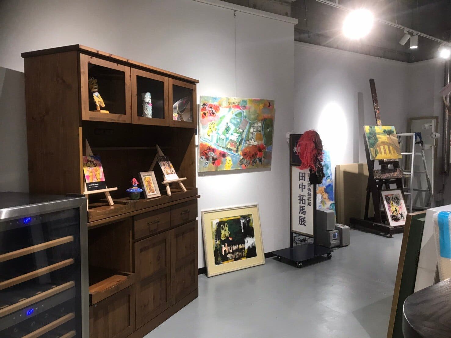 ニューヨークのSoHo初期にあったバスキアのスタジオを思わせる、アートスタジオの写真4