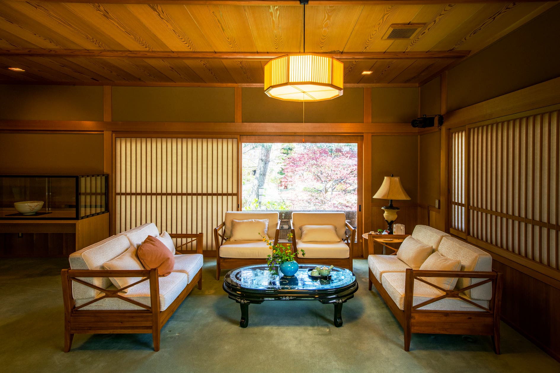 桜の絶景を独り占めしてみませんか？インドア花見眺望スペースの写真13