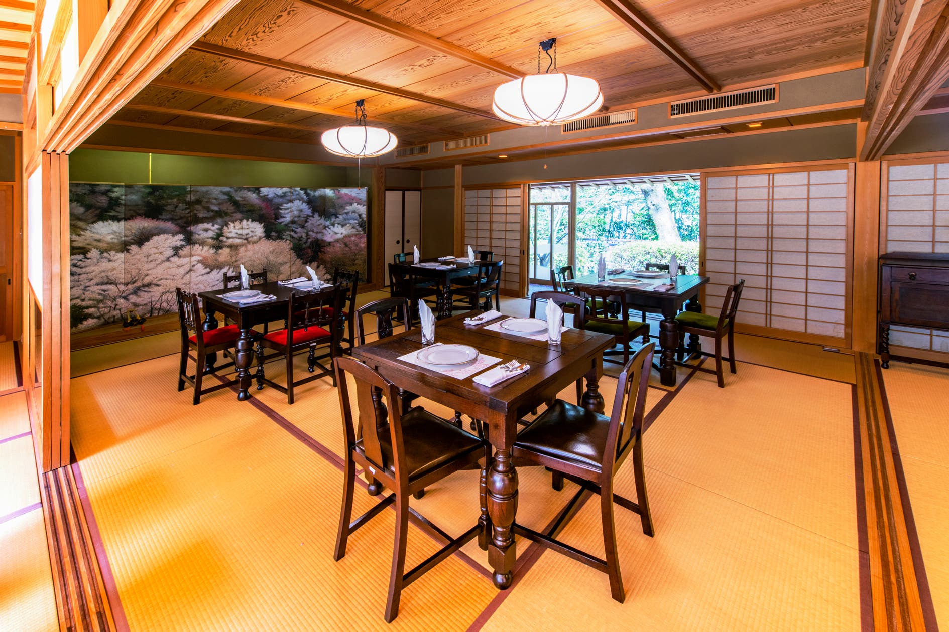 桜の絶景を独り占めしてみませんか？インドア花見眺望スペースの写真14