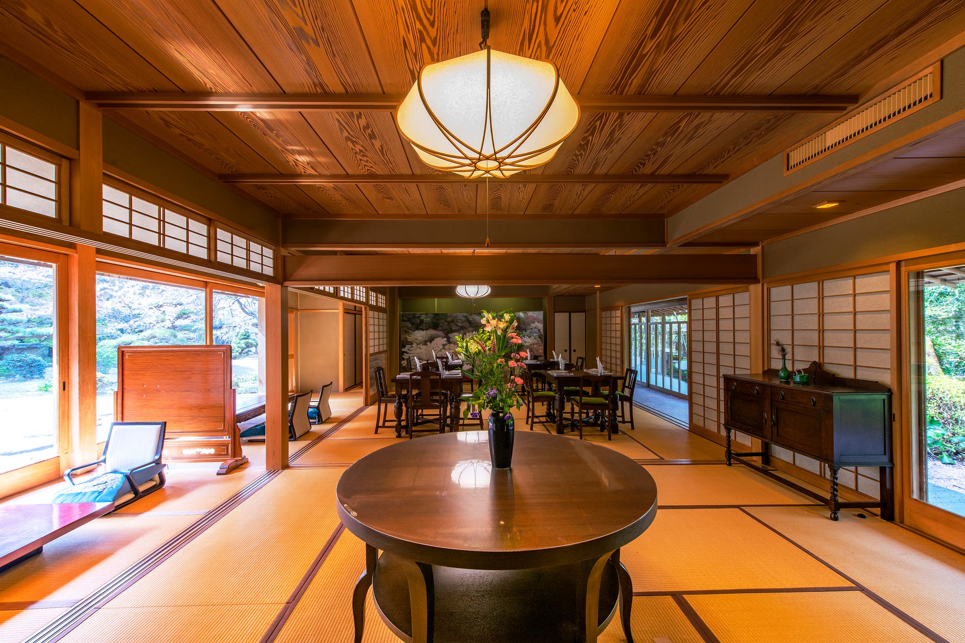 桜の絶景を独り占めしてみませんか？インドア花見眺望スペースの写真15