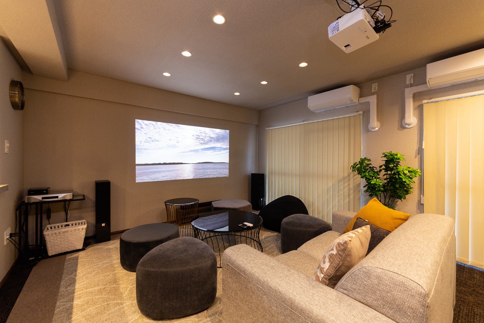 【Room.702】プロジェクター付き貸切スペース！女子会・スポーツ観覧・レッスン・撮影利用などに！の写真5