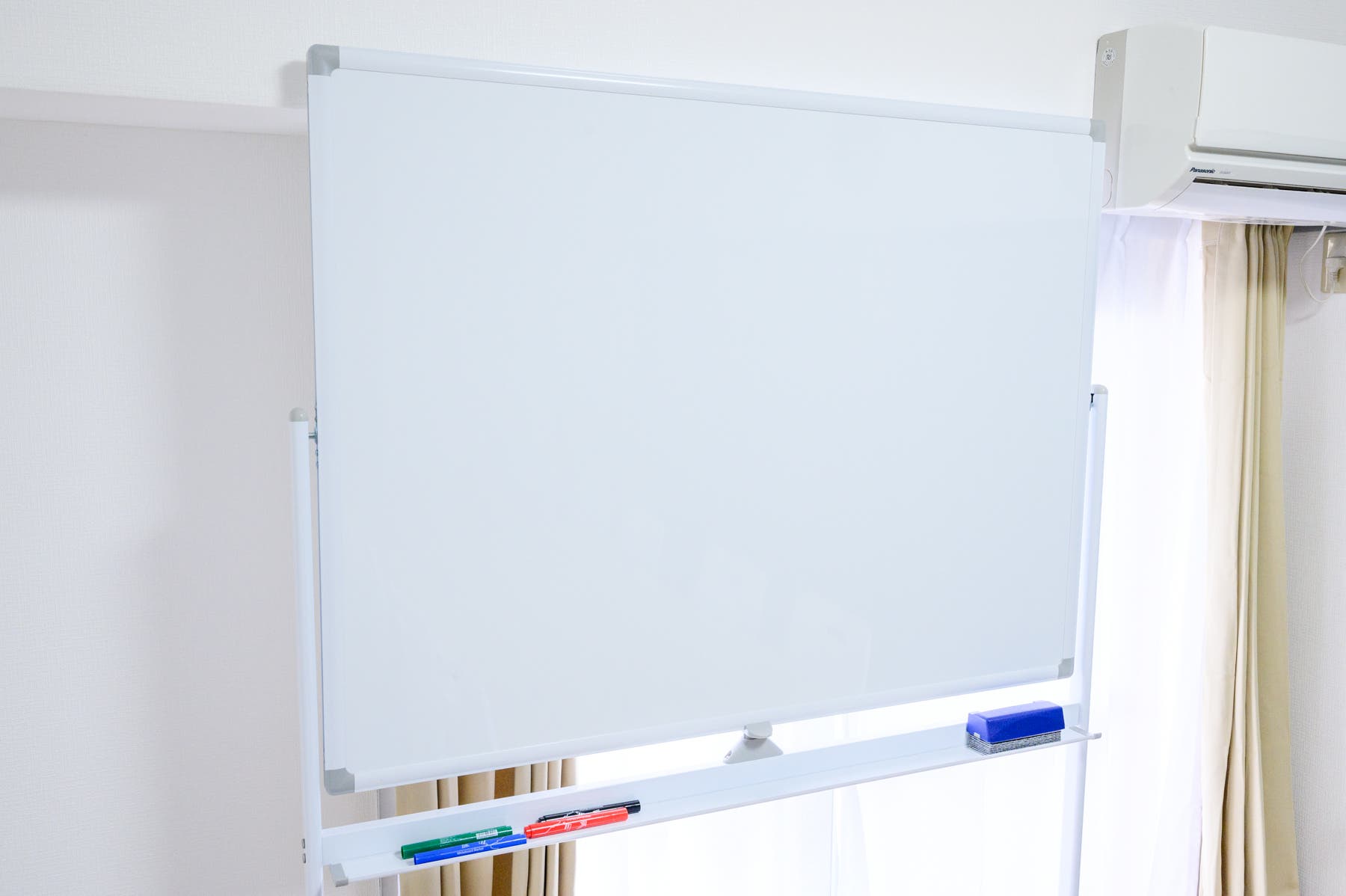 【FRIENDSⅧ】天神南駅徒歩10秒！会議、撮影、ボードゲーム、など可能！プロジェクター等無料！光回線の写真9