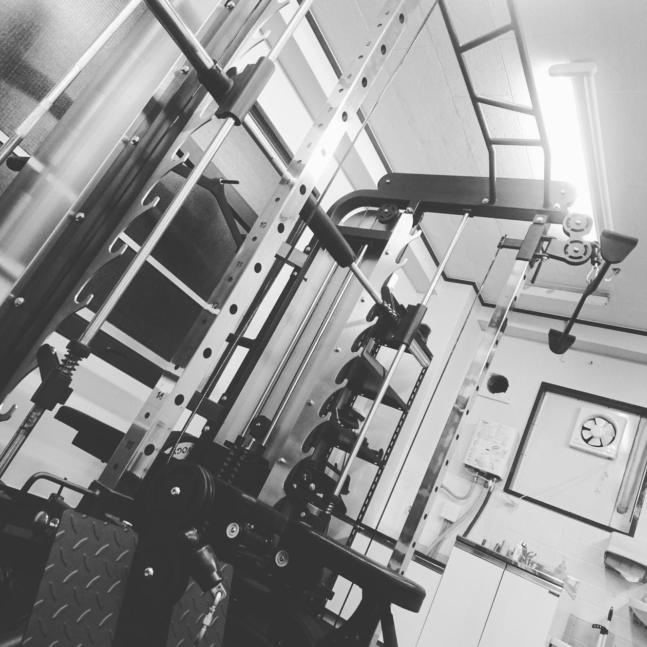 コロナ対策完全個室ジム❗業界最安値300円から❗1人の登録で３人まで利用可能❗他人や順番待ちを気にせずワークアウト❗    の写真12