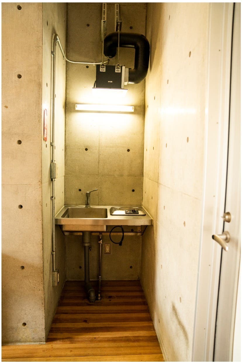 天井高5mガラス張りの路面のスタイリッシュなスタジオですの写真9