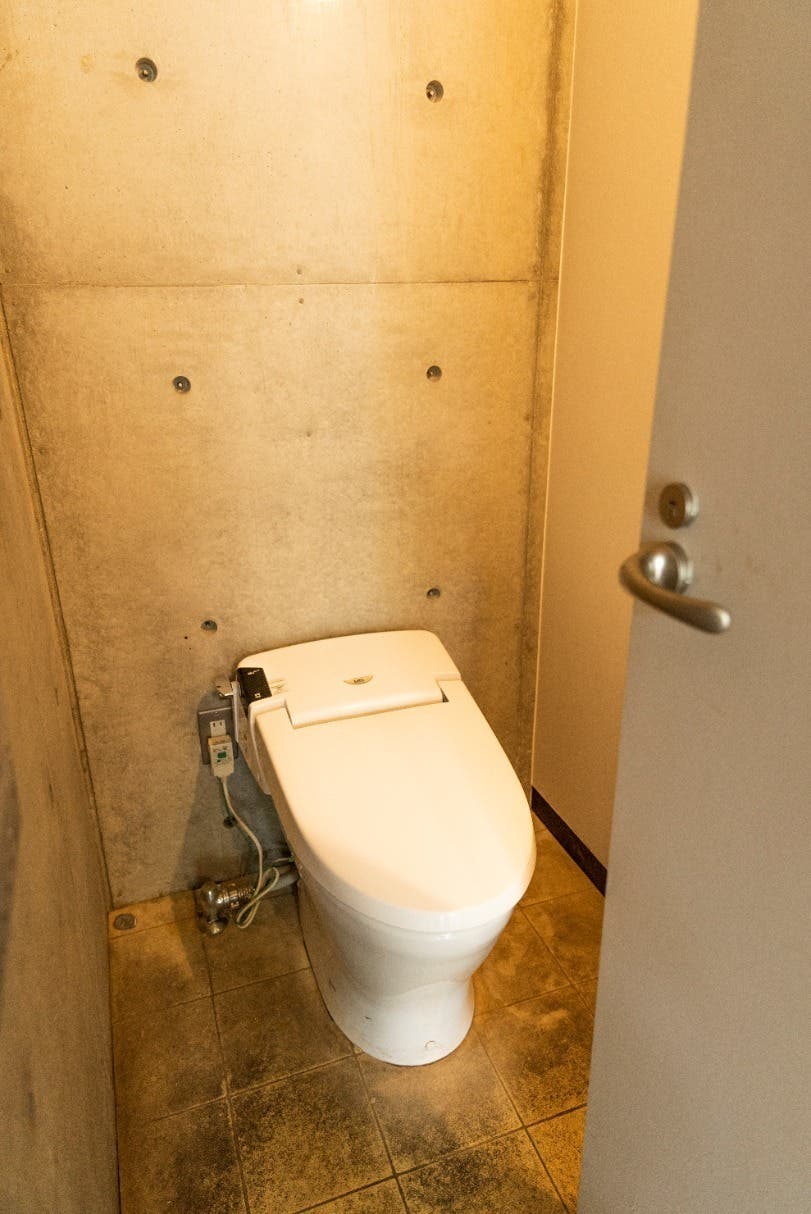 天井高5mガラス張りの路面のスタイリッシュなスタジオですの写真10