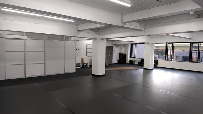 渋谷・山手通り沿いの好立地!稽古場や撮影スタジオとして利用可能の貸しスタジオです。の写真1