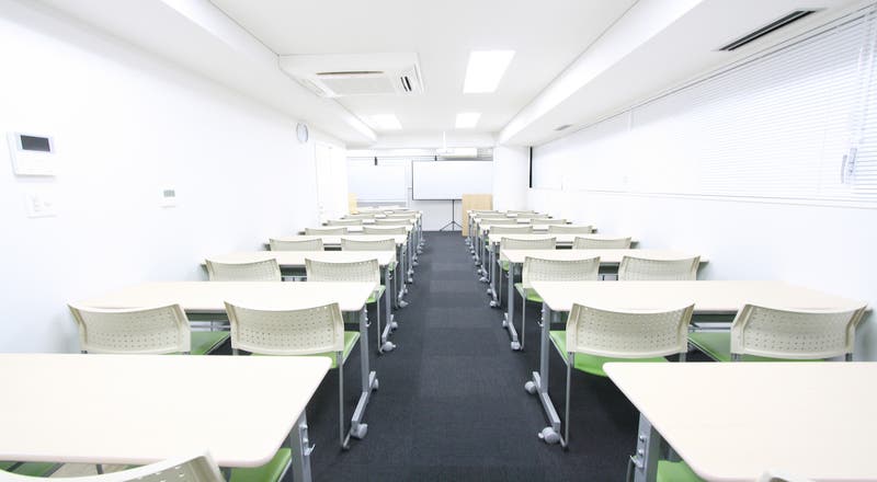 【品川駅徒歩3分！30名】プロジェクター・ホワイトボード・演台・WiFi全て無料！土足OK！ふれあい貸し会議室 品川No26
