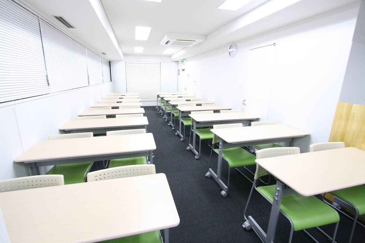 【品川駅徒歩3分！30名】プロジェクター・ホワイトボード・演台・WiFi全て無料！土足OK！ふれあい貸し会議室 品川No26の写真5