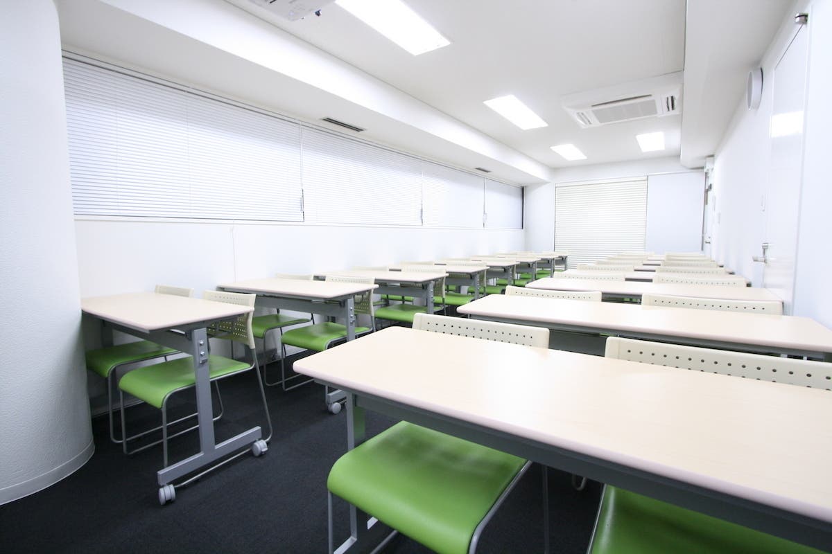 【品川駅徒歩3分！30名】プロジェクター・ホワイトボード・演台・WiFi全て無料！土足OK！ふれあい貸し会議室 品川No26の写真6