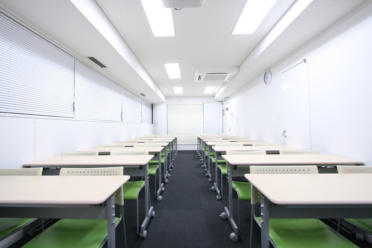 【品川駅徒歩3分！30名】プロジェクター・ホワイトボード・演台・WiFi全て無料！土足OK！ふれあい貸し会議室 品川No26の写真7