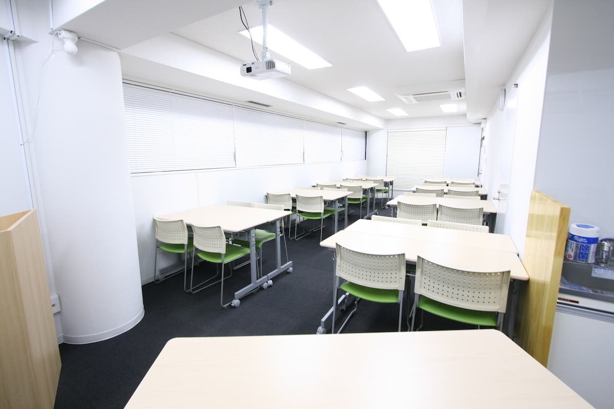 【品川駅徒歩3分！30名】プロジェクター・ホワイトボード・演台・WiFi全て無料！土足OK！ふれあい貸し会議室 品川No26の写真9