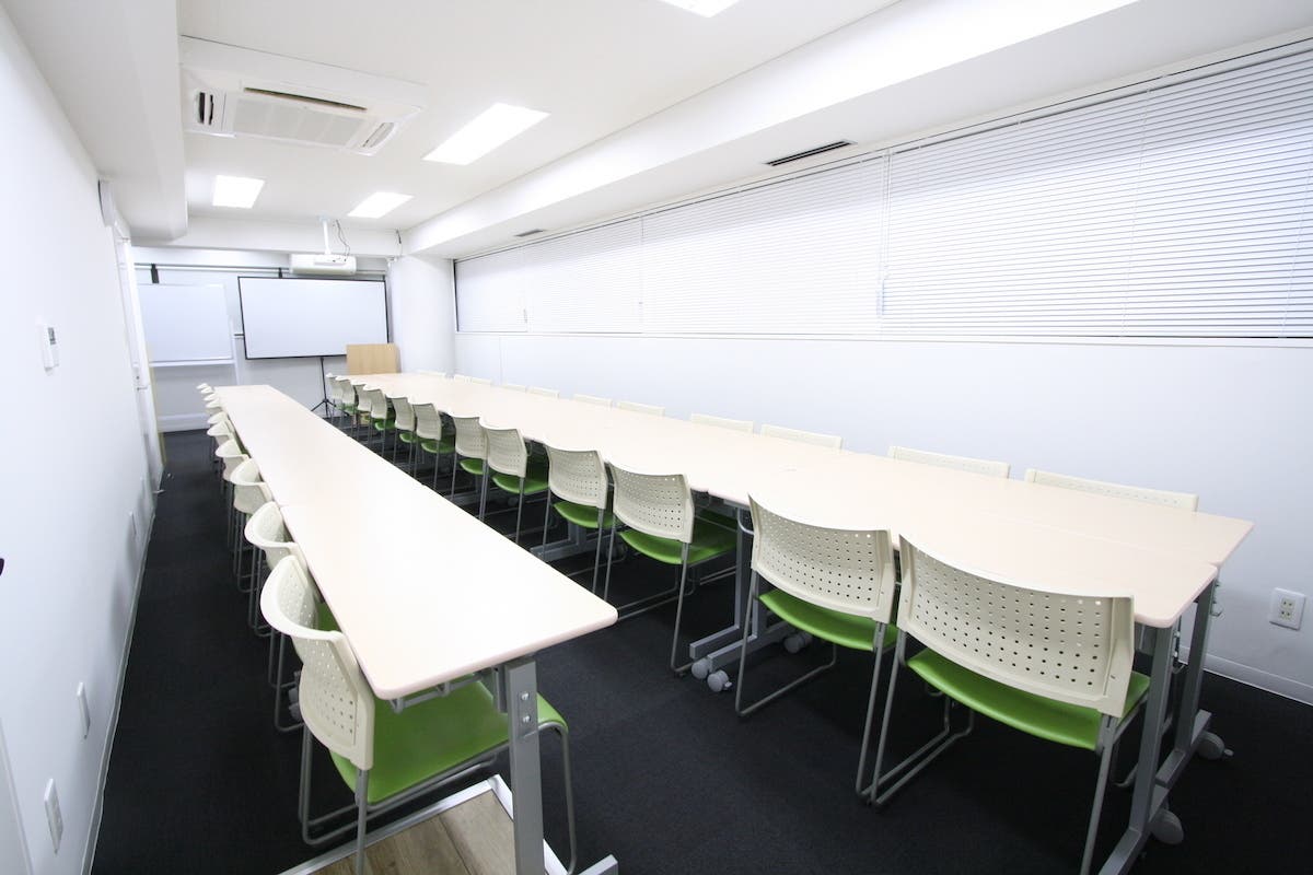 【品川駅徒歩3分！30名】プロジェクター・ホワイトボード・演台・WiFi全て無料！土足OK！ふれあい貸し会議室 品川No26の写真10