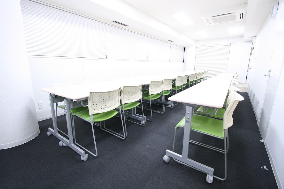 【品川駅徒歩3分！30名】プロジェクター・ホワイトボード・演台・WiFi全て無料！土足OK！ふれあい貸し会議室 品川No26の写真12