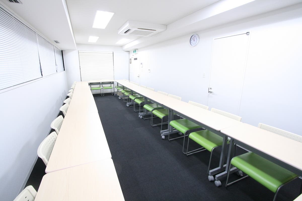 【品川駅徒歩3分！30名】プロジェクター・ホワイトボード・演台・WiFi全て無料！土足OK！ふれあい貸し会議室 品川No26の写真13