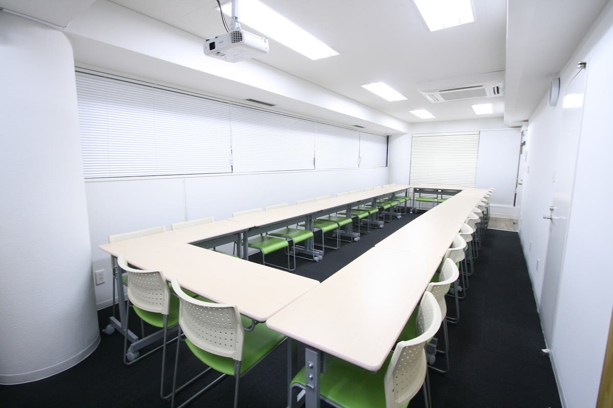 【品川駅徒歩3分！30名】プロジェクター・ホワイトボード・演台・WiFi全て無料！土足OK！ふれあい貸し会議室 品川No26の写真14