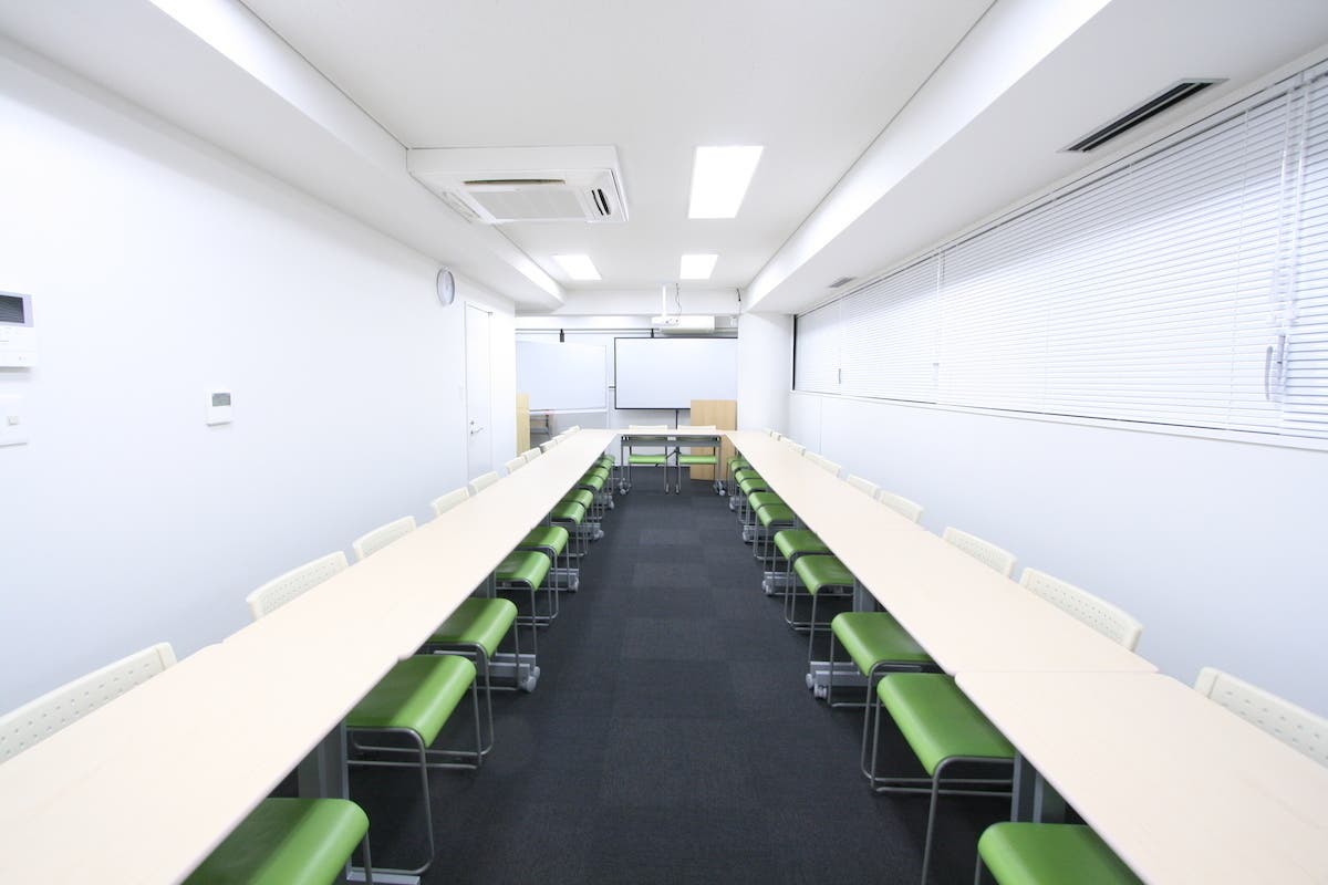 【品川駅徒歩3分！30名】プロジェクター・ホワイトボード・演台・WiFi全て無料！土足OK！ふれあい貸し会議室 品川No26の写真15