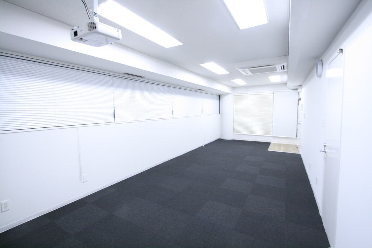 【品川駅徒歩3分！30名】プロジェクター・ホワイトボード・演台・WiFi全て無料！土足OK！ふれあい貸し会議室 品川No26の写真21