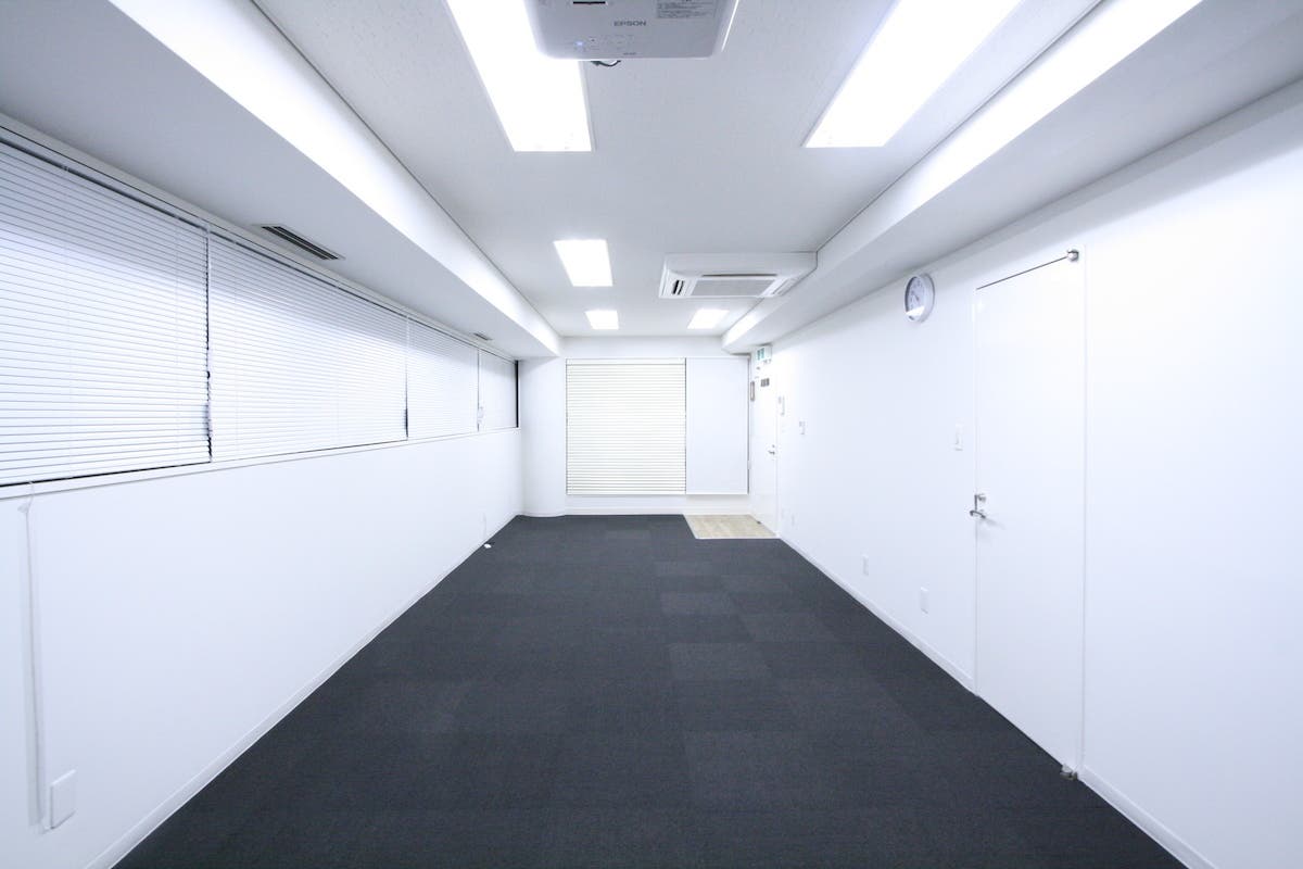 【品川駅徒歩3分！30名】プロジェクター・ホワイトボード・演台・WiFi全て無料！土足OK！ふれあい貸し会議室 品川No26の写真22