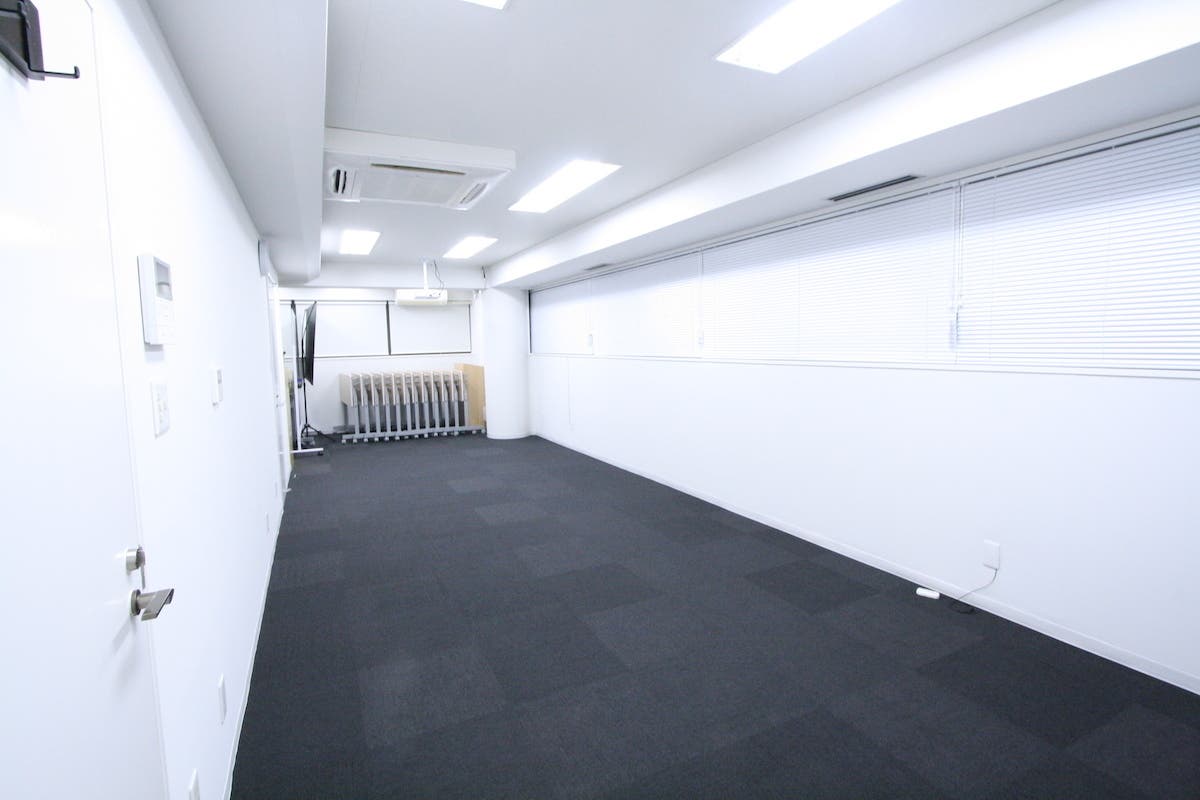 【品川駅徒歩3分！30名】プロジェクター・ホワイトボード・演台・WiFi全て無料！土足OK！ふれあい貸し会議室 品川No26の写真24