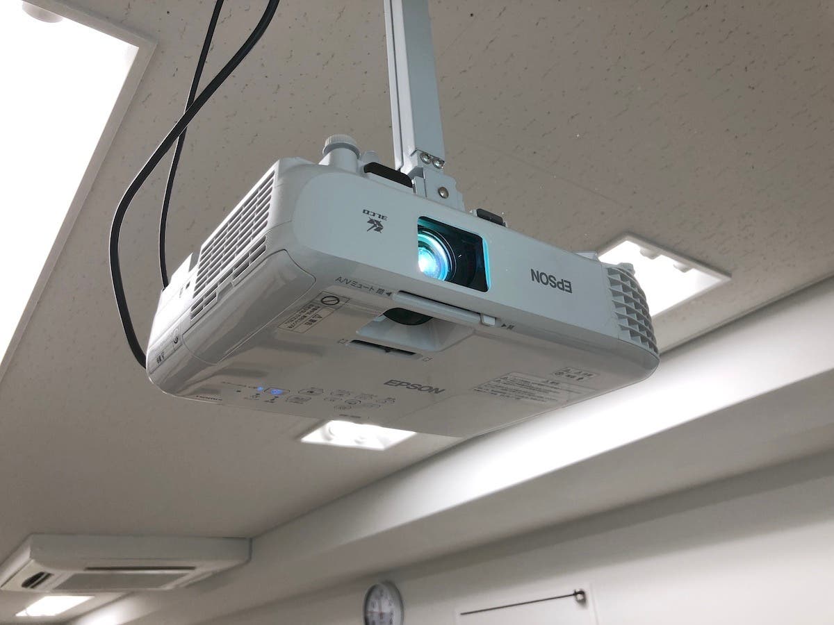 【品川駅徒歩3分！30名】プロジェクター・ホワイトボード・演台・WiFi全て無料！土足OK！ふれあい貸し会議室 品川No26の写真27