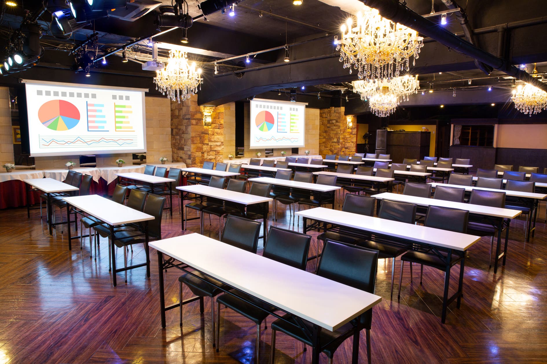 【関内駅徒歩5分/グレースバリ4階】無観客ライブ・ライブ配信撮影も可能！各種イベント等、発表会から会議利用までお任せください！の写真5