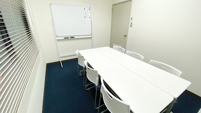 うめきた会議室《エイト235》【中津駅3分/梅田駅8分】/少人数/格安/Wifi/エレベーター完備/ウォールハンガーの写真2