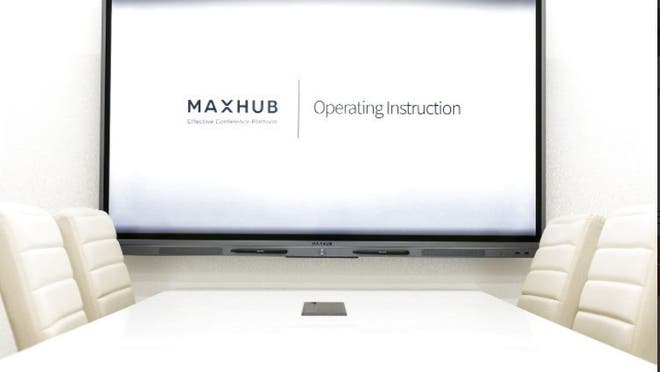 コワーキングスペース「BIZcomfort京都四条烏丸」の8名用会議室。#完全個室#大型モニター(MAXHUB)の写真2