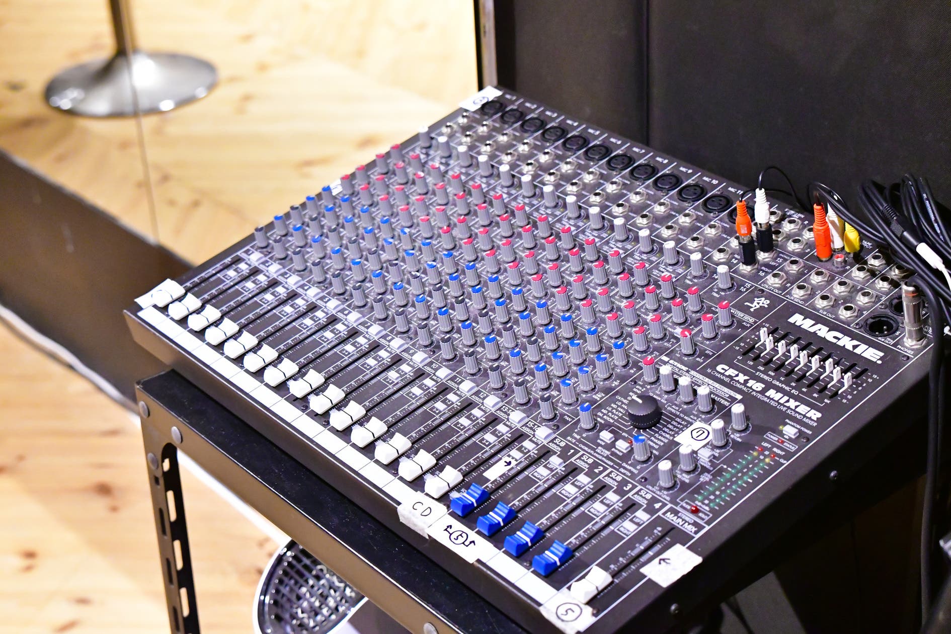 天神駅より徒歩4分の好立地。音響設備、鏡、プロジェクターあり。落ち着いたプライベート空間で多目的なご使用が可能。の写真10