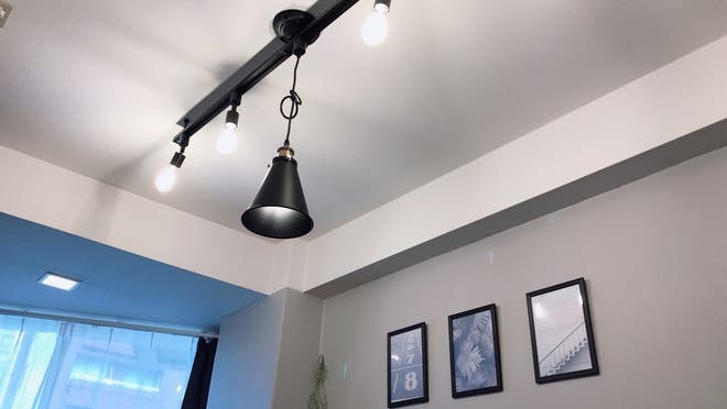 新宿駅D5出口すぐ🎄クリスマス仕様🎄👞土足OK・打合せ・撮影・大型テレビ50型(Fire tv付)・ソファーのあるスペースの写真9