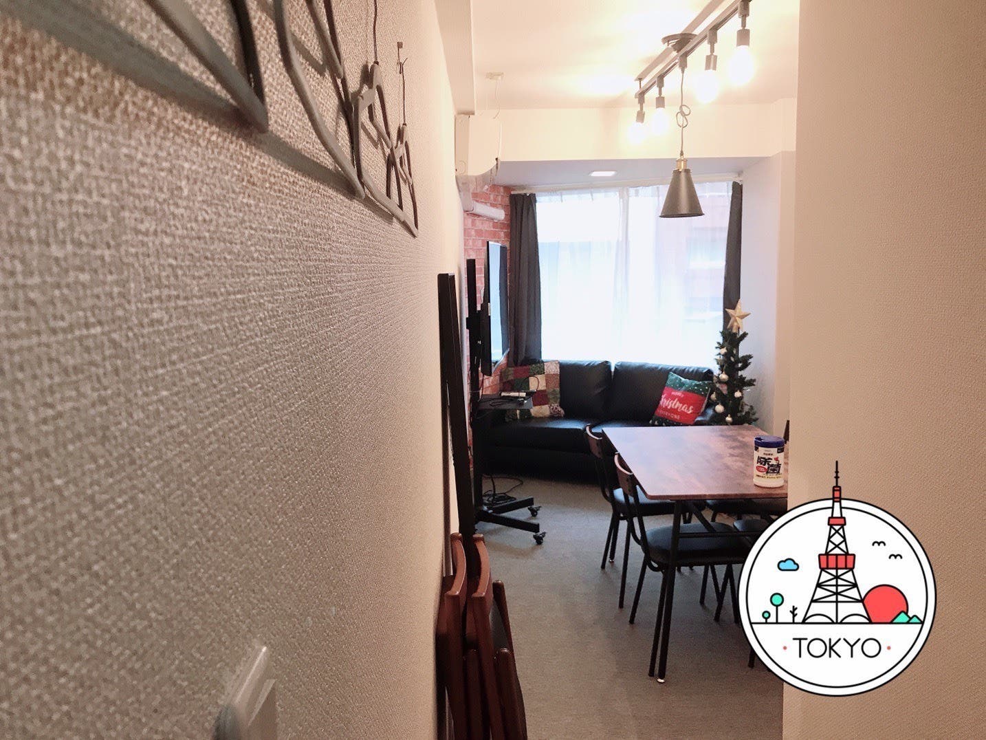 新宿駅D5出口すぐ🎄クリスマス仕様🎄👞土足OK・打合せ・撮影・大型テレビ50型（Fire tv付）・ソファーのあるスペースの写真10