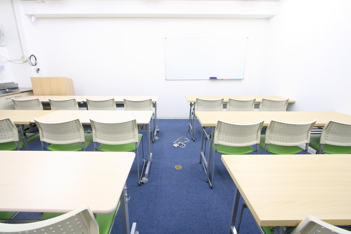 【渋谷駅1分！渋谷ヒカリエ隣！23名】プロジェクター・ホワイトボード・WiFi全て無料！土足可！ふれあい貸し会議室 渋谷No27の写真6