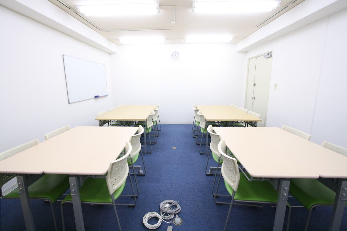 【渋谷駅1分！渋谷ヒカリエ隣！23名】プロジェクター・ホワイトボード・WiFi全て無料！土足可！ふれあい貸し会議室 渋谷No27の写真9