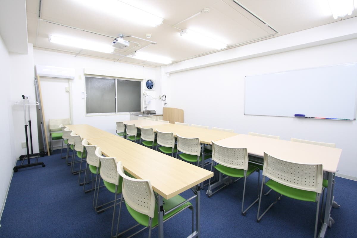 【渋谷駅1分！渋谷ヒカリエ隣！23名】プロジェクター・ホワイトボード・WiFi全て無料！土足可！ふれあい貸し会議室 渋谷No27の写真10