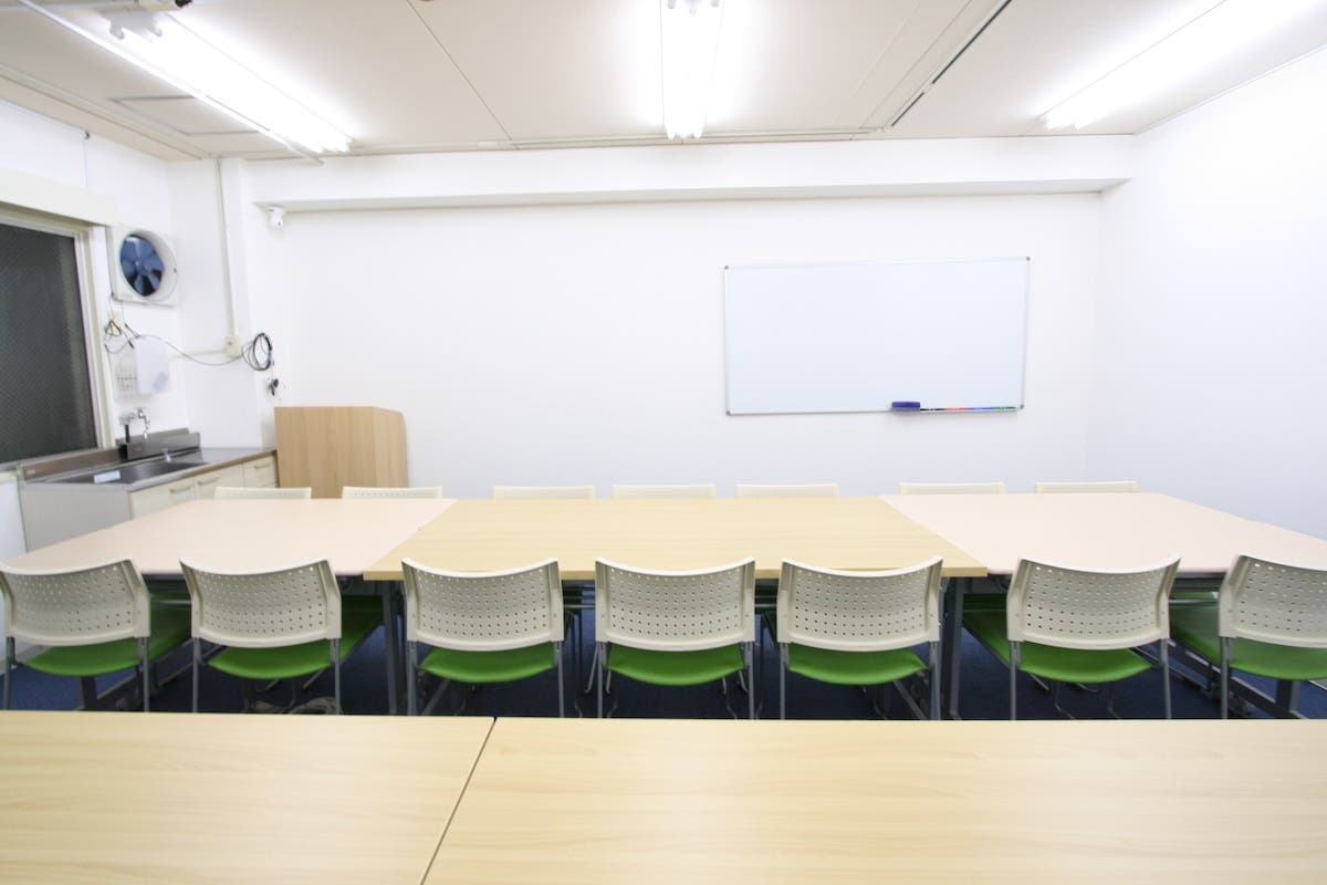 【渋谷駅1分！渋谷ヒカリエ隣！23名】プロジェクター・ホワイトボード・WiFi全て無料！土足可！ふれあい貸し会議室 渋谷No27の写真13