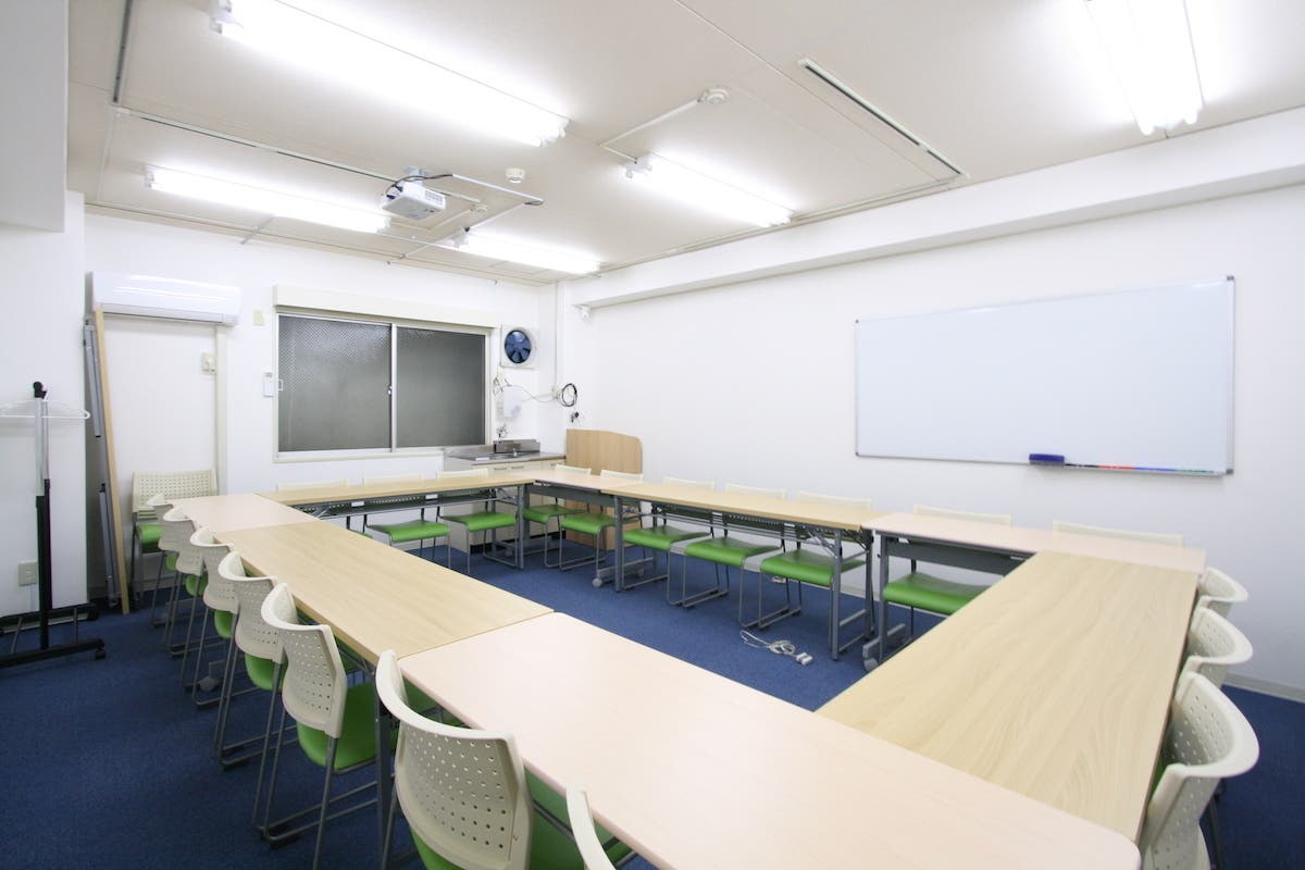 【渋谷駅1分！渋谷ヒカリエ隣！23名】プロジェクター・ホワイトボード・WiFi全て無料！土足可！ふれあい貸し会議室 渋谷No27の写真15