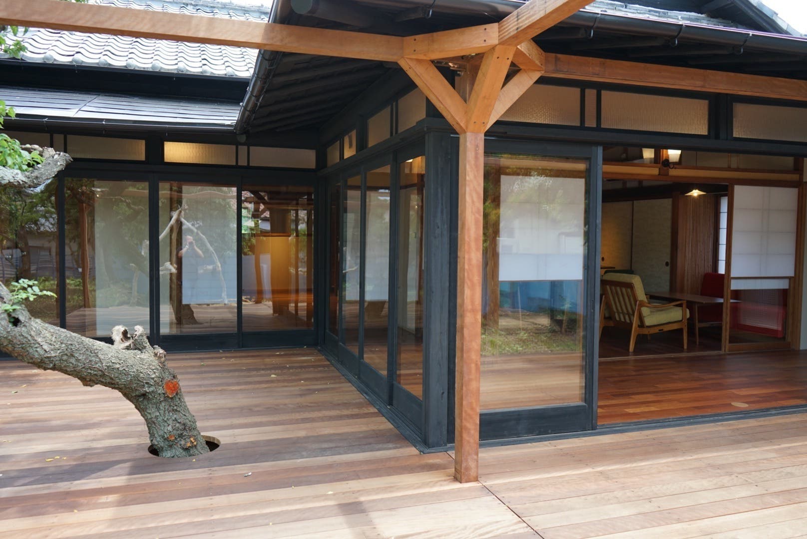 葉山 森戸海岸徒歩3分🌅 デッキ付日本家屋約150平米・庭付き200坪超・プロ仕様キッチン・ケータリング・BBQオプションありの写真4