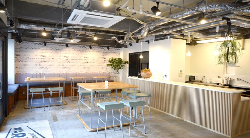 ＜新宿ワープ＞【JR新宿駅徒歩10分】キッチン・音響設備付き貸切スペース！撮影、オフサイトMTG、懇親会、会議、勉強会などに♪