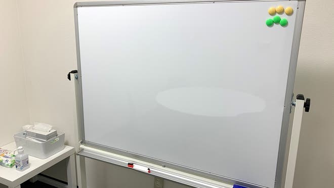 日本橋駅徒歩1分の利便性。低価格&完全個室の会議室。イームズチェアでシンプルモダン。テレワーク、面接、自習室、撮影、娯楽室♬の写真3