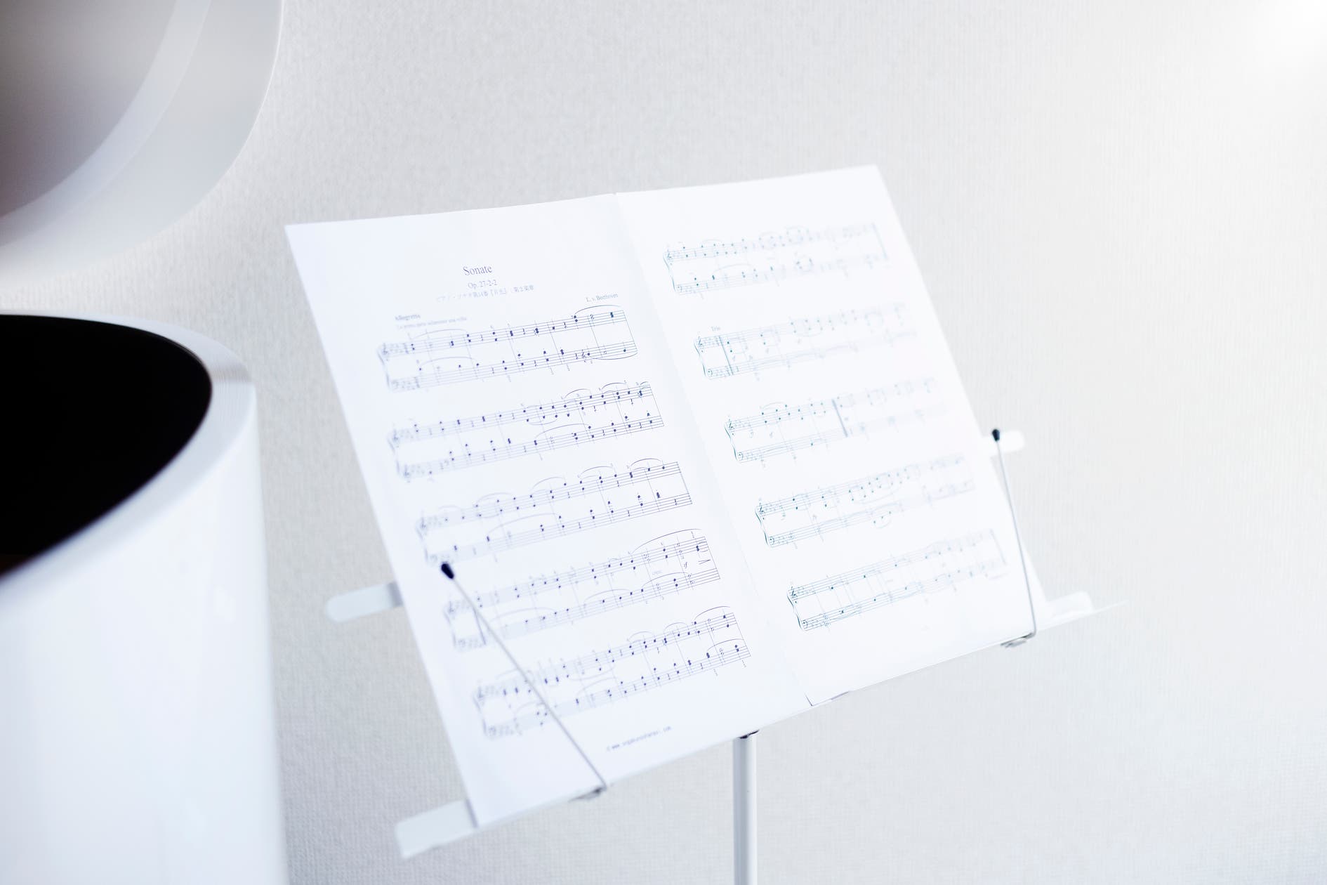 2025年4月2日リニューアル！北欧風モダンな空間で白いグランドピアノが弾けるスタジオの写真5