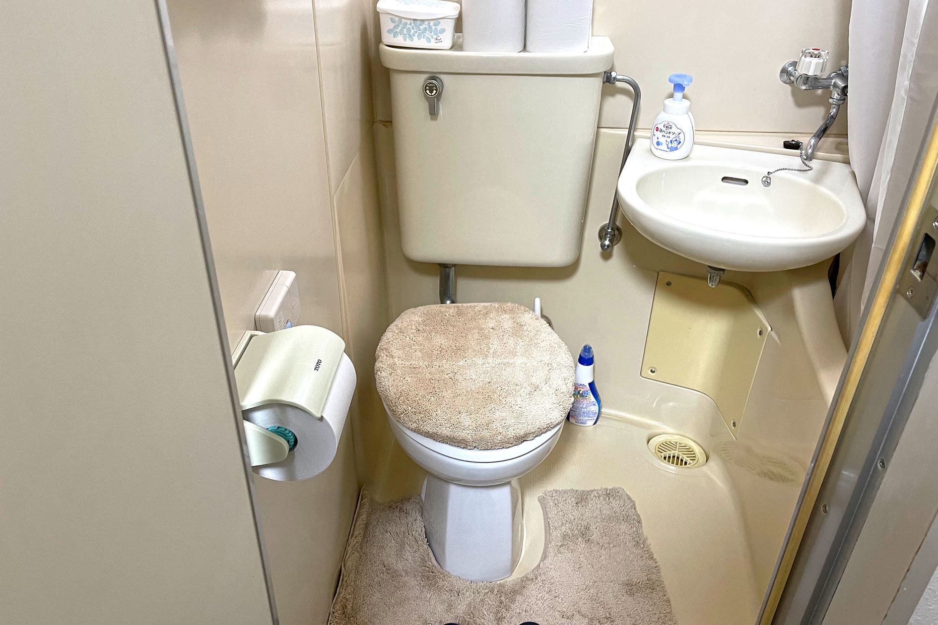 完全個室・高速インターネット【新宿駅徒歩３分】ゲーミングチェアのきれいなスペースで快適なテレワーク・会議ができる！の写真10