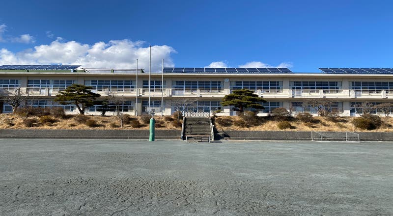 清里高原のグランド：清里高原の元小学校の校庭です - 八ヶ岳と南アルプスと富士山を望む快適なグランドです。