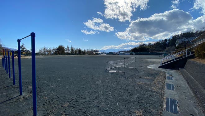 清里高原のグランド:清里高原の元小学校の校庭です - 八ヶ岳と南アルプスと富士山を望む快適なグランドです。の写真2