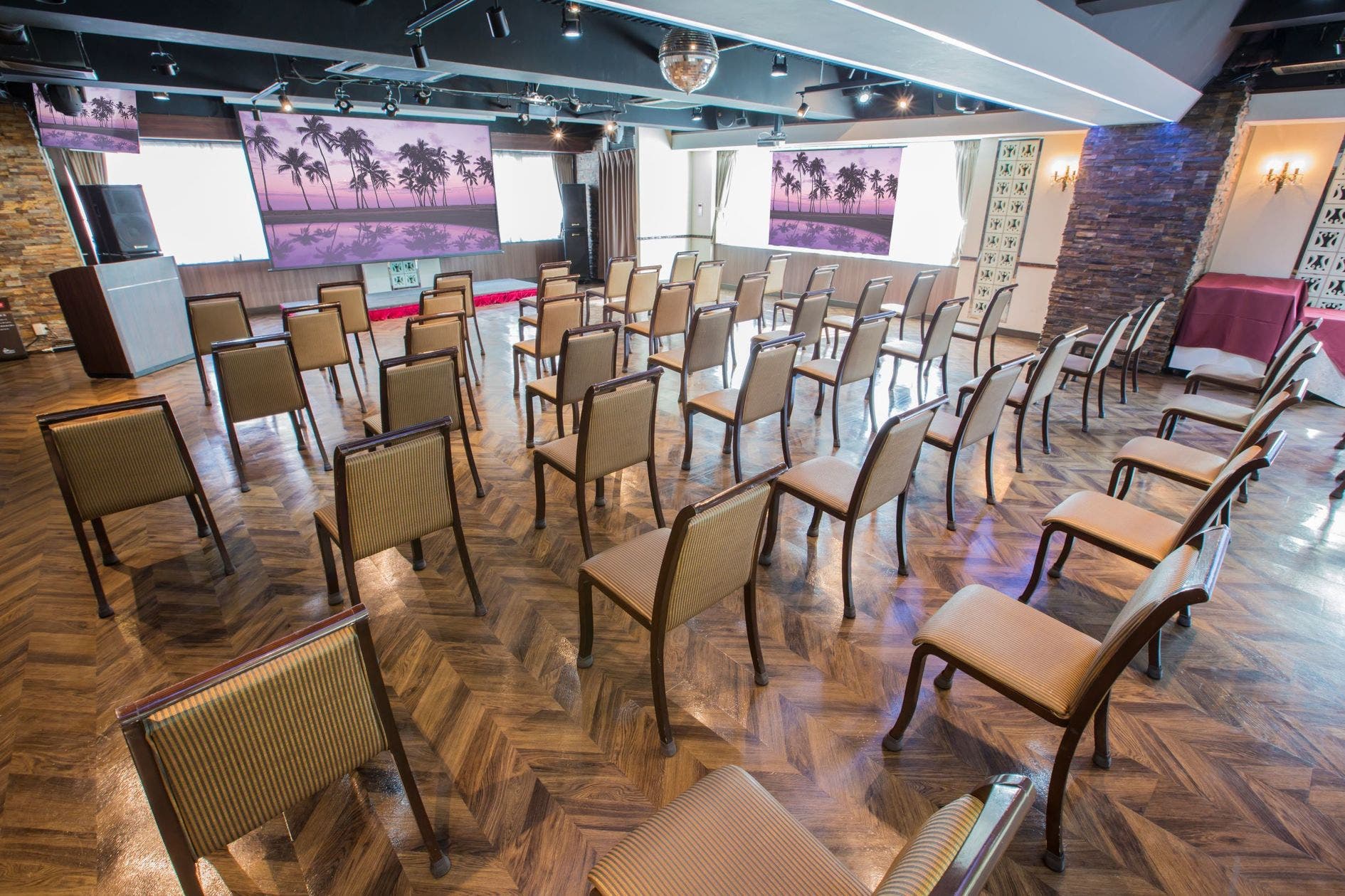 【新宿駅徒歩5分/7階】無観客ライブ・ライブ配信撮影も可能！ロケ撮影や各種イベント等、発表会から会議利用までお任せください！の写真2