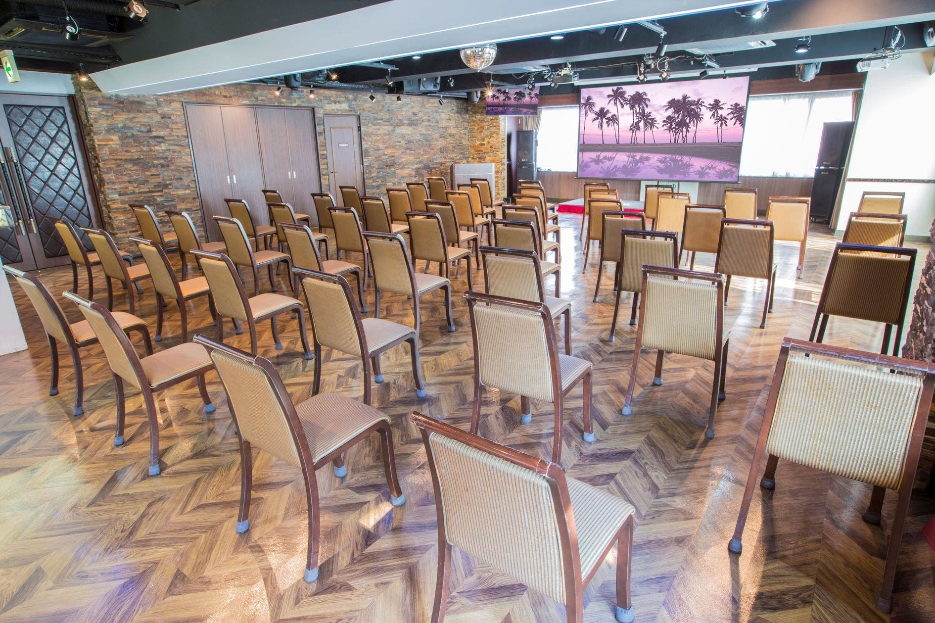 【新宿駅徒歩5分/7階】無観客ライブ・ライブ配信撮影も可能！ロケ撮影や各種イベント等、発表会から会議利用までお任せください！の写真3